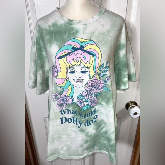 Dolly Parton | Tops | Dolly Parton Graphic Tee Graphic Top Tshirt Short ...